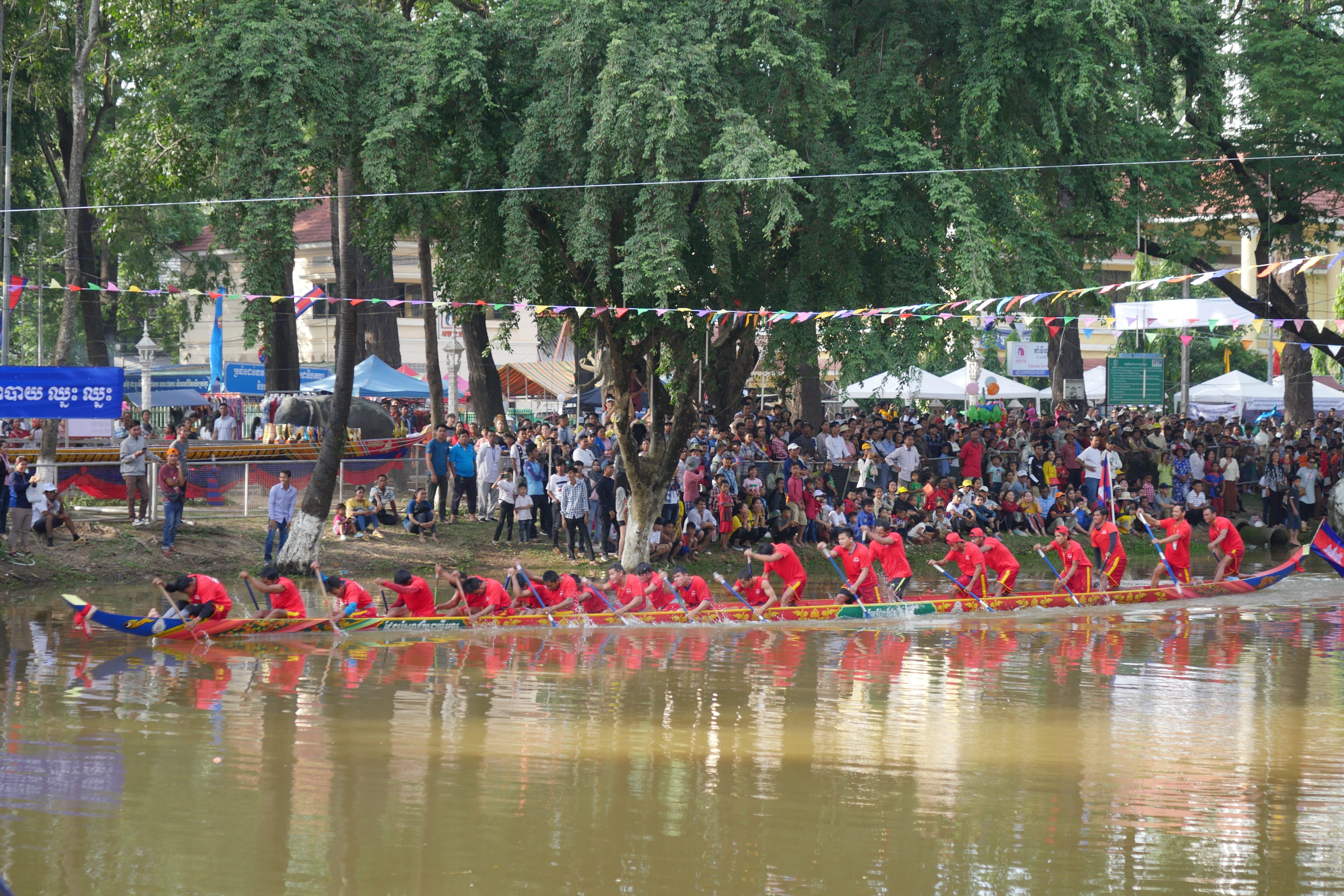 Water festival in Cambodia (Bon Om Touk) - Dine With The Locals